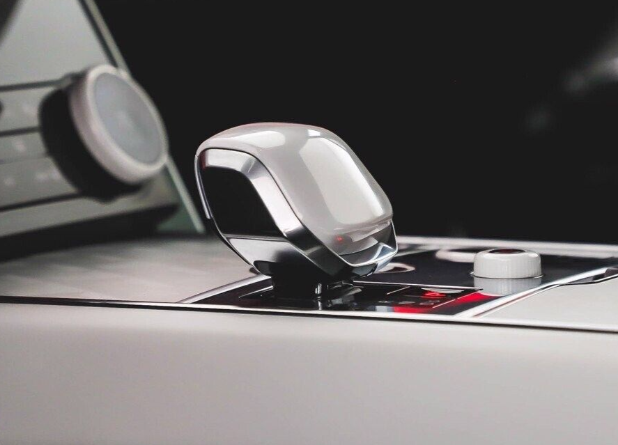 Land Rover OEM L460 Range Rover SV Gloss White Ceramic Gear Control Kn ...