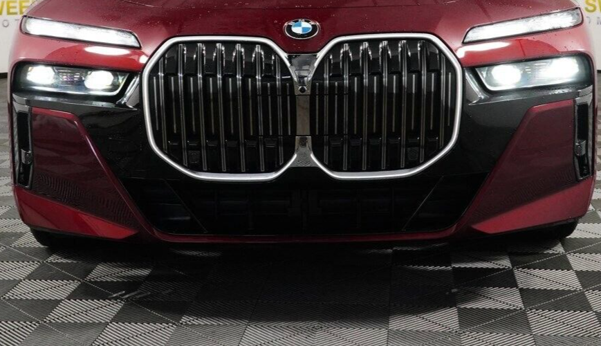BMW OEM G70 7 Series 2023+ Chrome & Black Iconic Glow Front Grille Bra ...